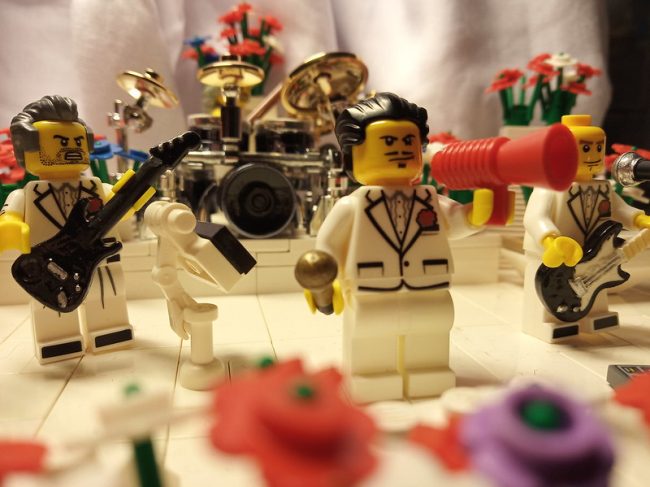 Mike Patton. Selezionati live delle sue band riprodotti in versione ...